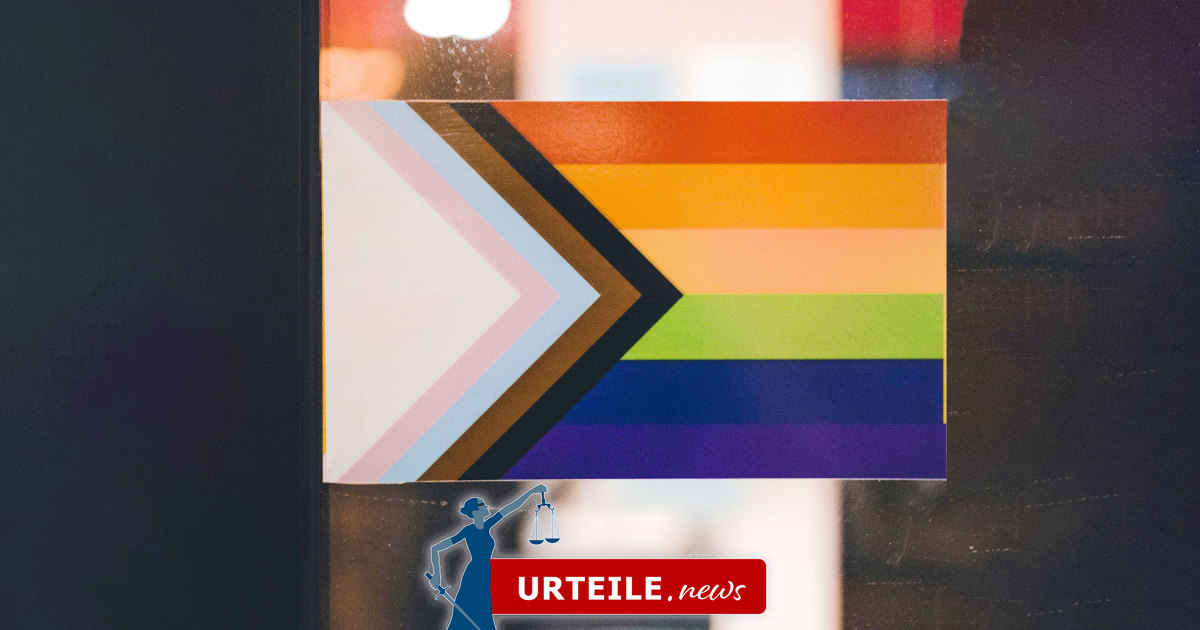 urteile.news | "Progress-Pride"-Flagge darf im Grundschulhort hängen